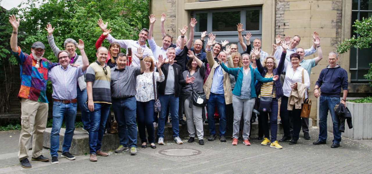 Alumni des Abiturjahrgangs 1986 zu Besuch am Fichte-Gymnasium